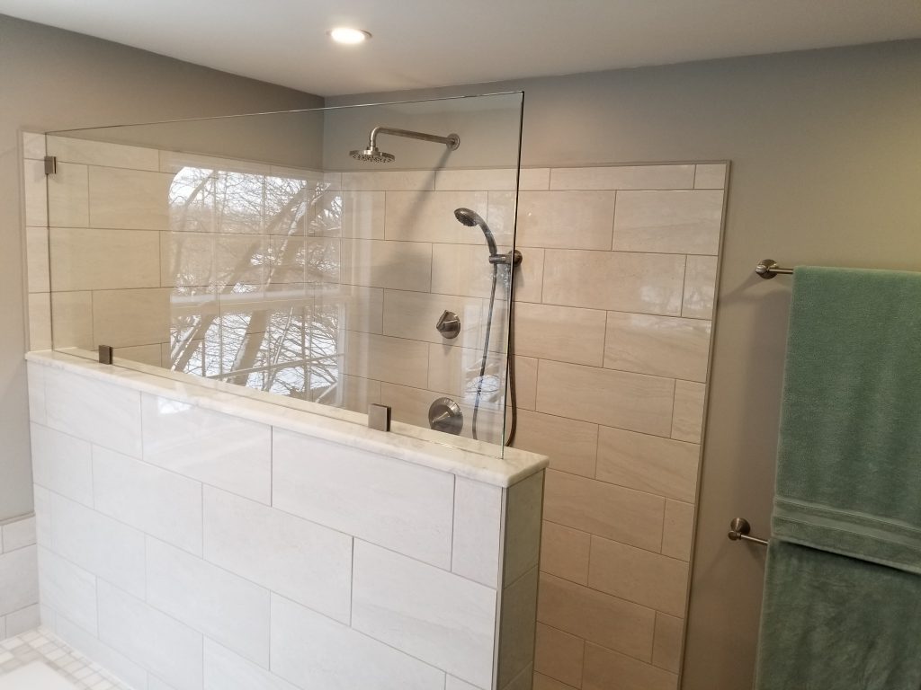 Spray Panel - La Grange Glass & Mirror Co.